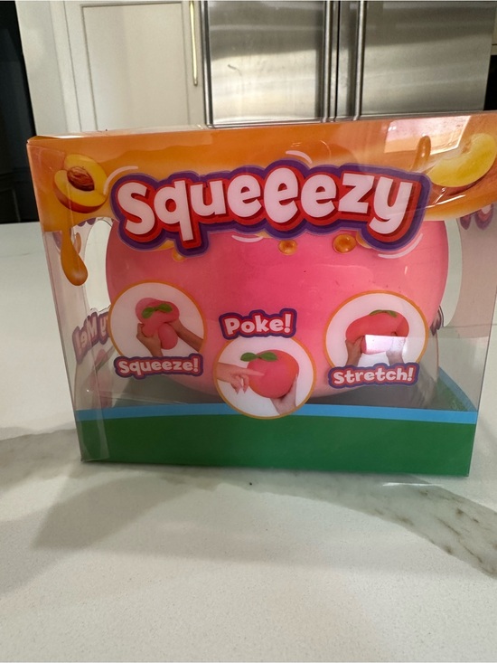Squeezy Sunny Days Toys Sunny Days Squeezy Peach Stretch Squeeze